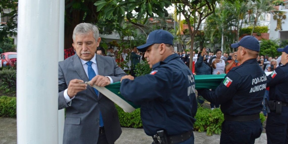 Cabildo de Cuernavaca y gabinete realizan izamiento de bandera por el ...