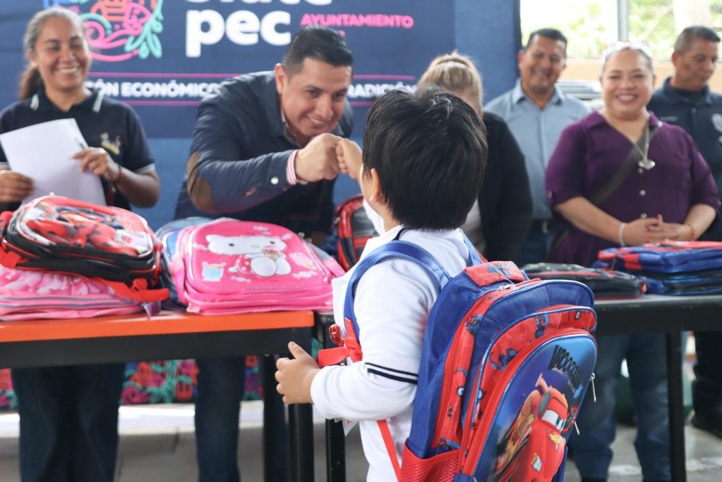 Eder Rodríguez Casillas respalda a estudiantes en su regreso a clases ...